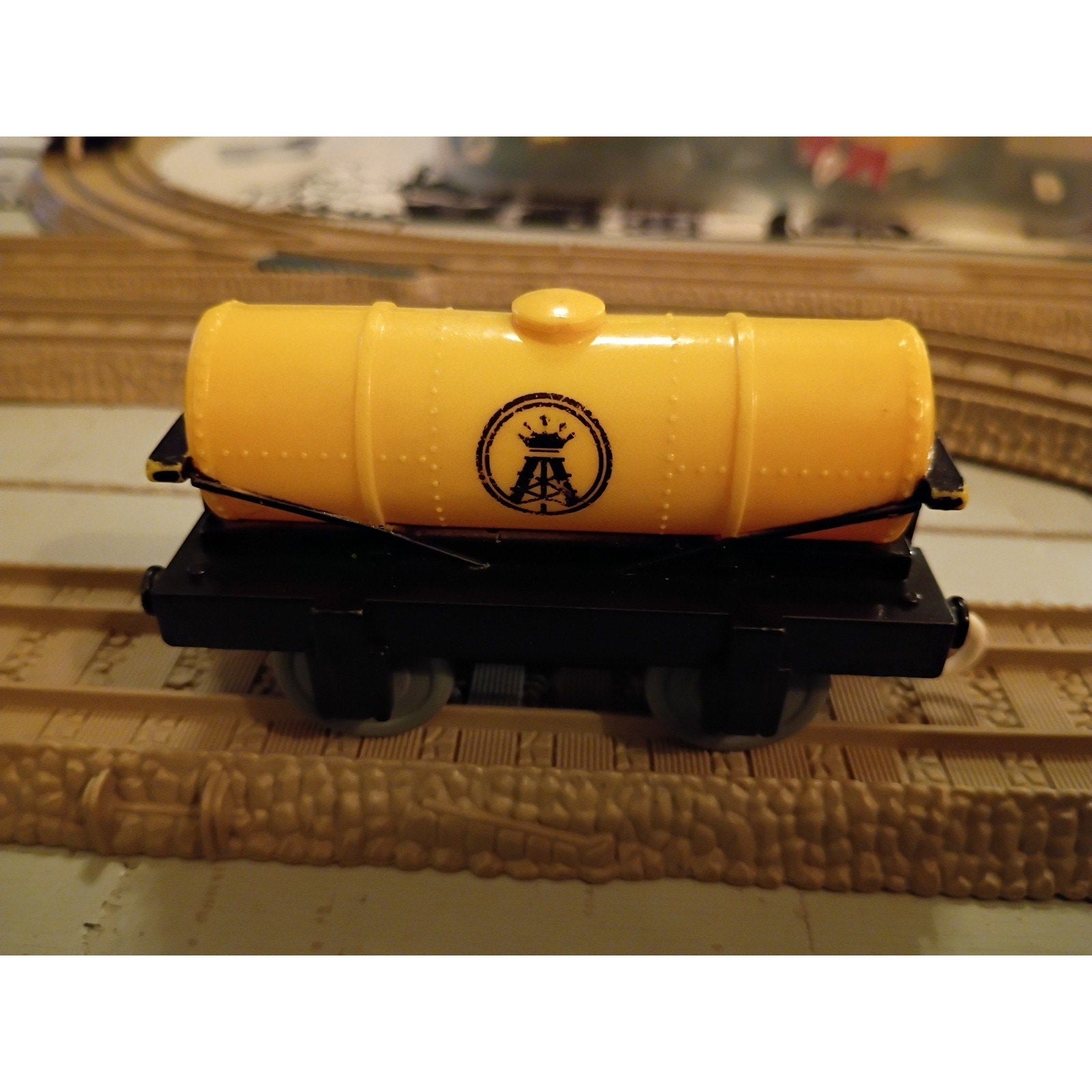 Vintage Ertl Thomas The Tank Engine Track Master Sodor oil Yellow Car ...